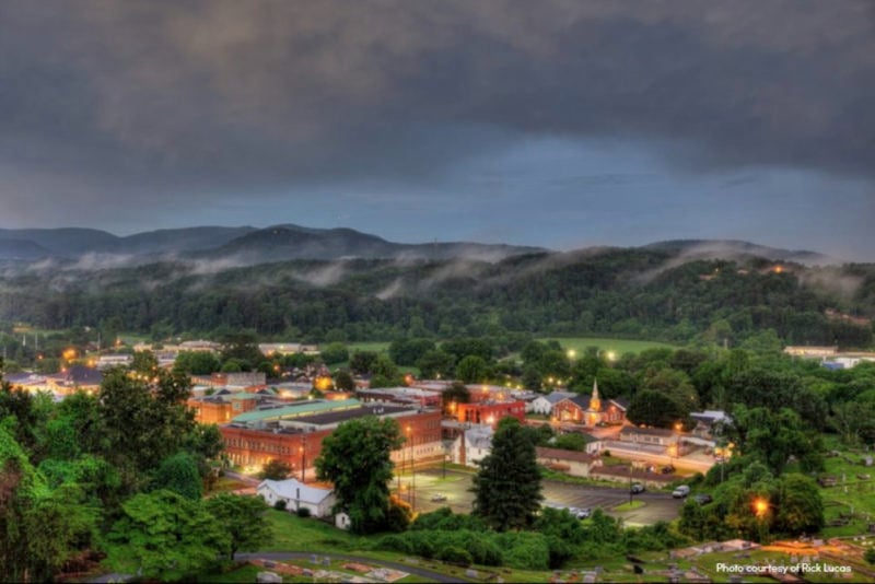 Hidden Treasures: 13 Stunning Small Towns in Georgia (& what to do there)