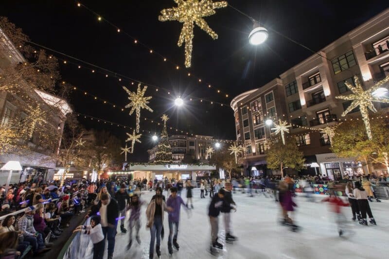 AVALON ICE SKATING RINK: FESTIVE HOLIDAY SKATING IN ALPHARETTA (2022)