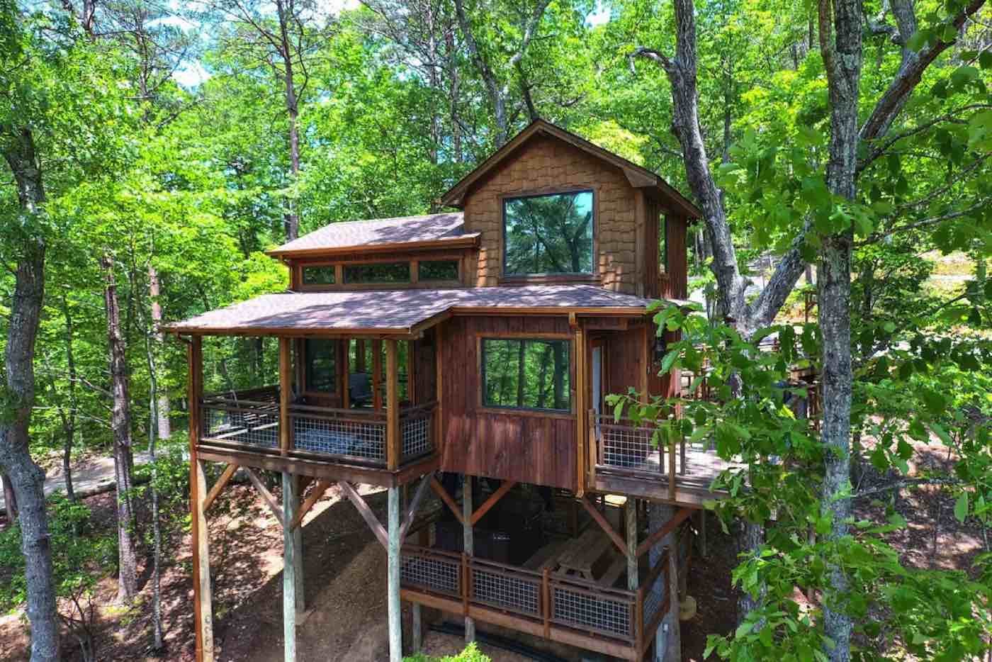 7+ Dreamy Blue Ridge Treehouse Rentals You’ll Love